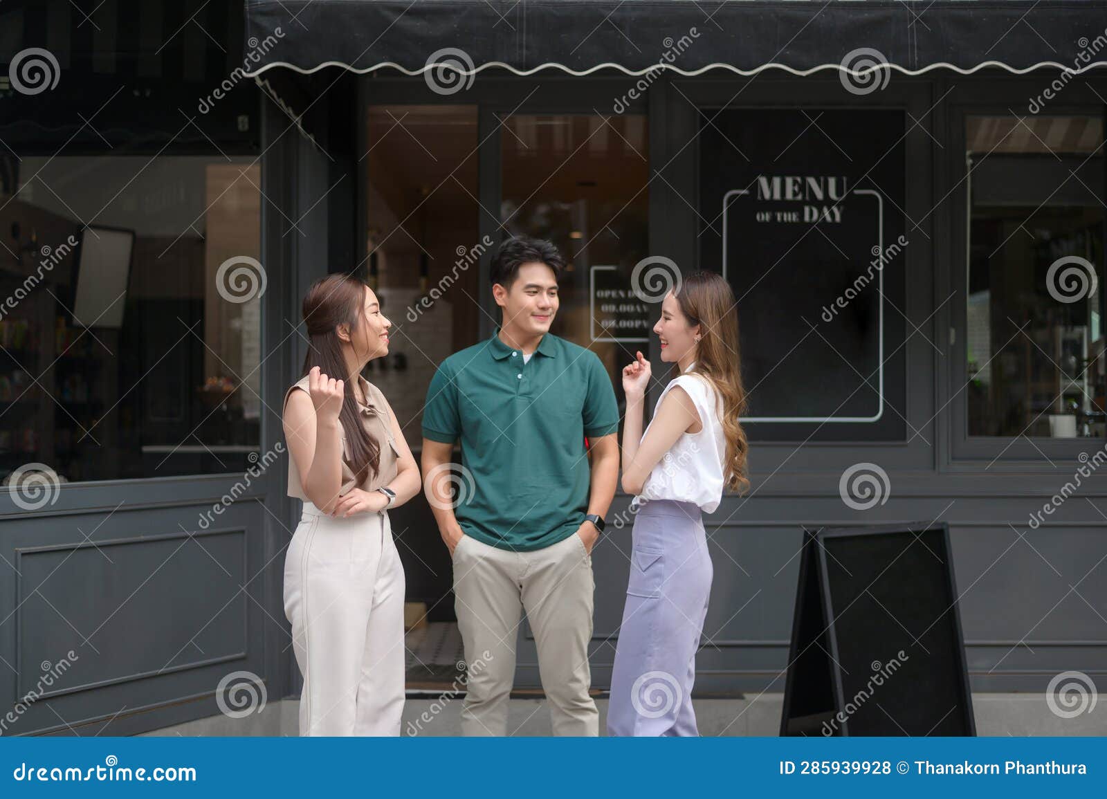 Happy Young Asian Friends Chilling in Cafe Stock Photo - Image of ...