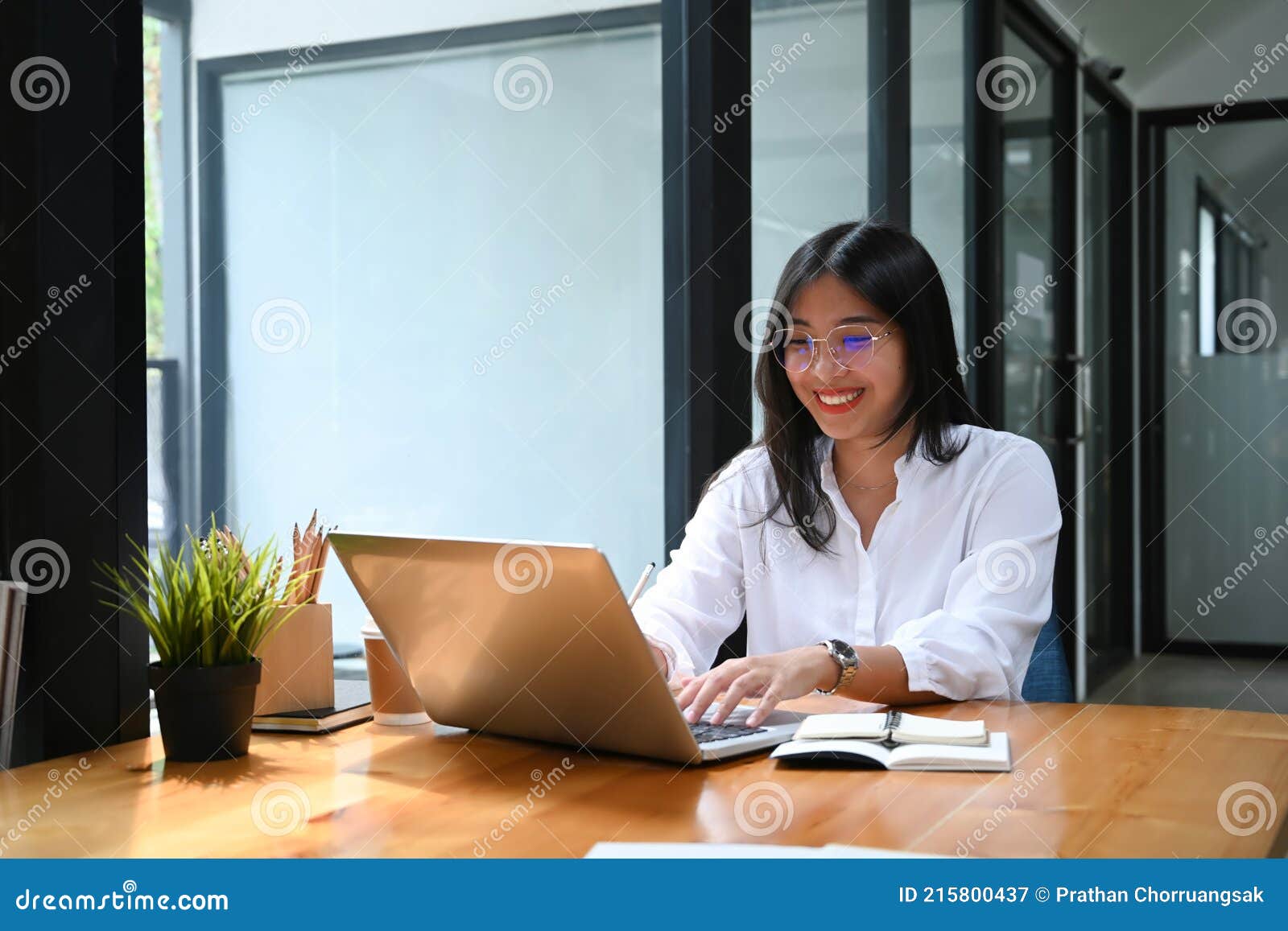 274,590 Office Smiling Computer Stock Photos - Free & Royalty-Free ...