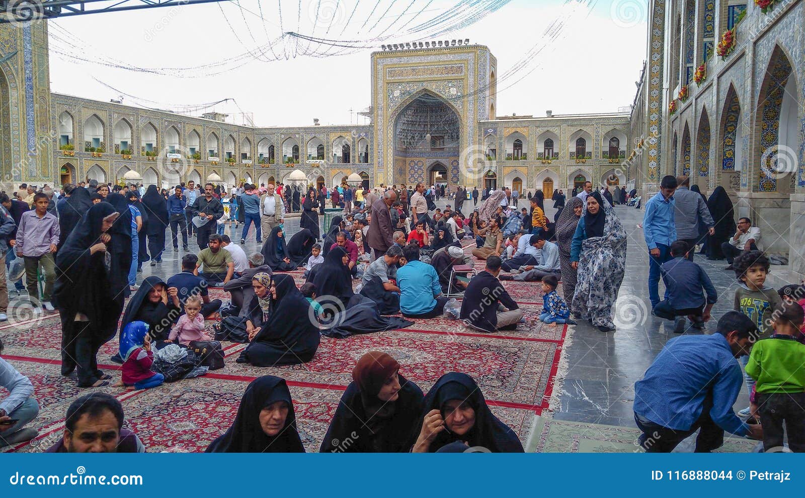 Haram Komplex Und Der Imam Reza Shrine Redaktionelles Stockbild - Bild ...