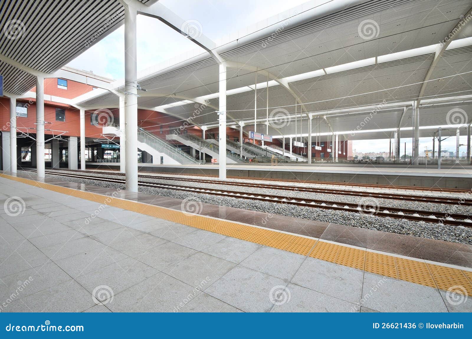 Harbin West Railway Station Stock Photo - Image of china, harbin: 26621436