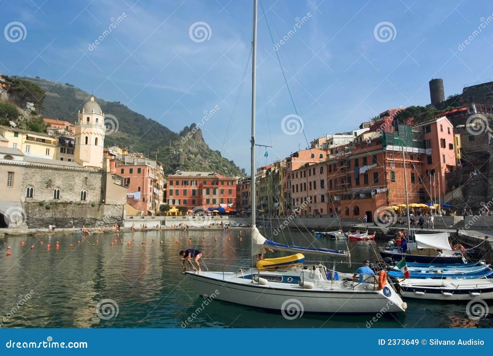 Harbor in vernazza editorial stock image. Image of coastline - 2373649
