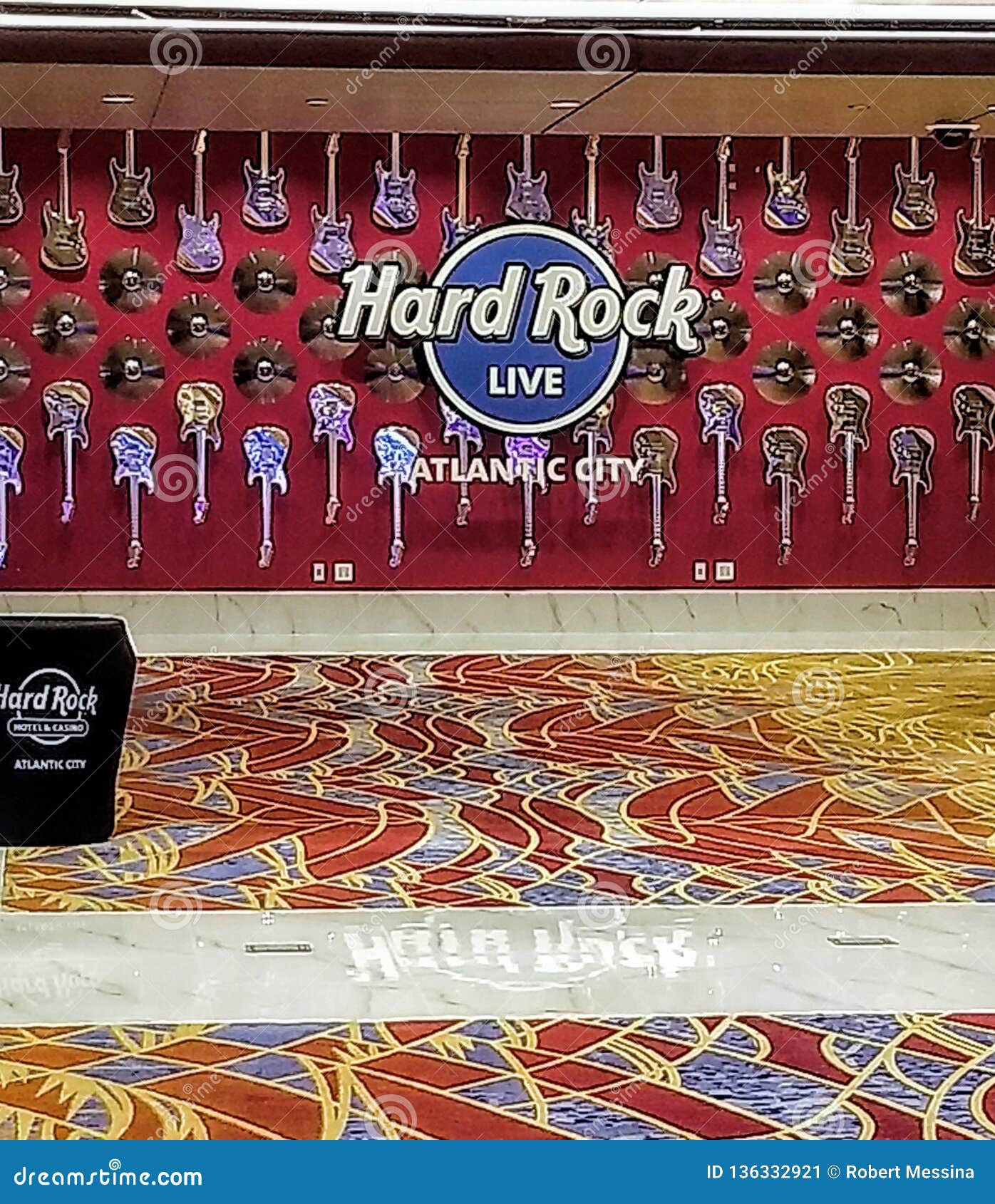 The Hard Rock Cafe editorial photo. Image of hard, cafe - 136332921