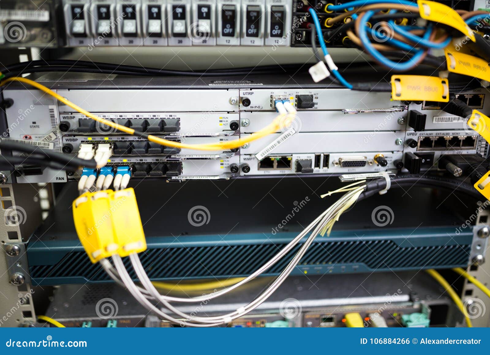 Hardware De Las Telecomunicaciones Tapado Foto de archivo - Imagen de ...