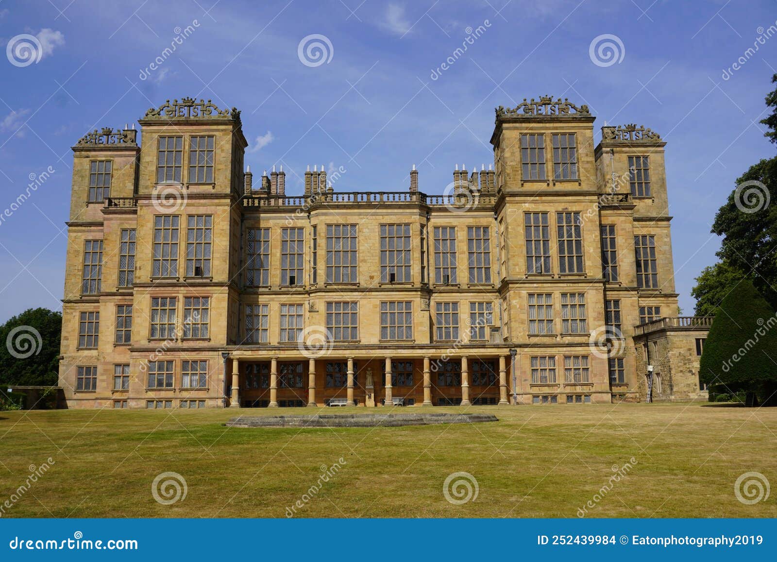 Hardwick Hall in the sun stock photo. Image of derbyshire - 252439984