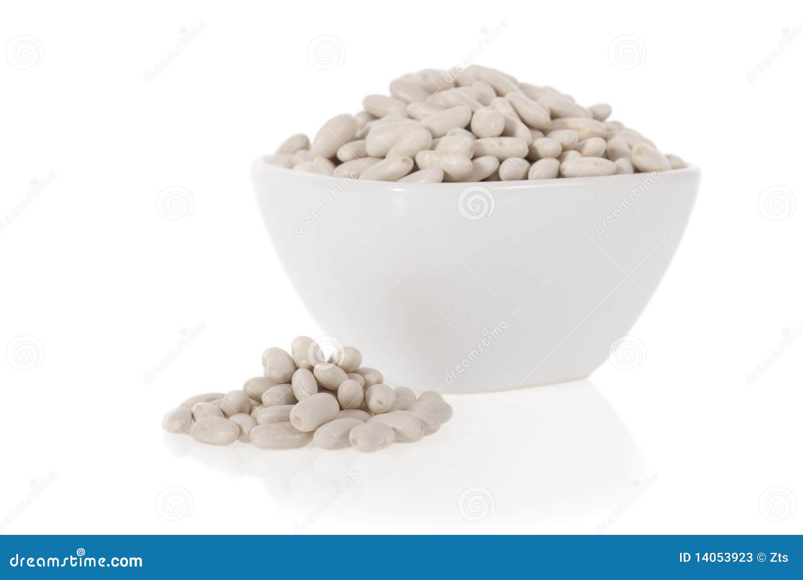 Haricots Ou Haricot De Cannellini Dans Une Cuvette Image stock - Image ...
