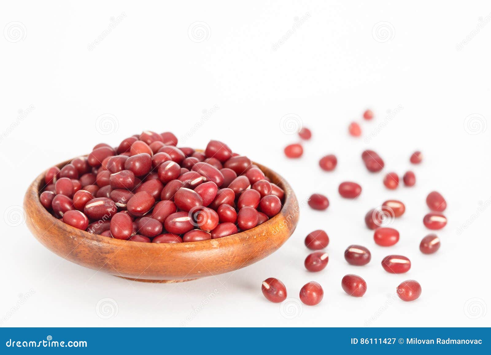 Haricots Rouges D'azuki Dans La Cuvette En Bois Image stock - Image du ...