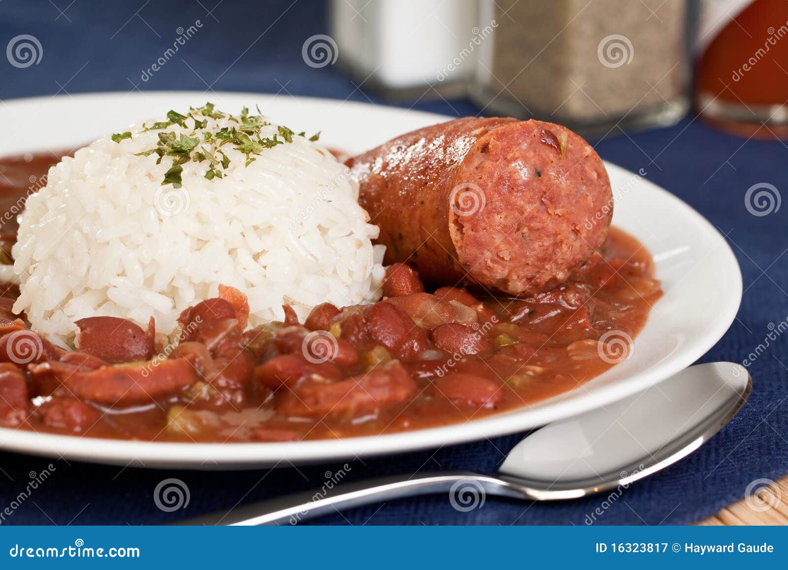 Haricots Rouges Et Riz Avec La Saucisse Image stock - Image du acadien ...