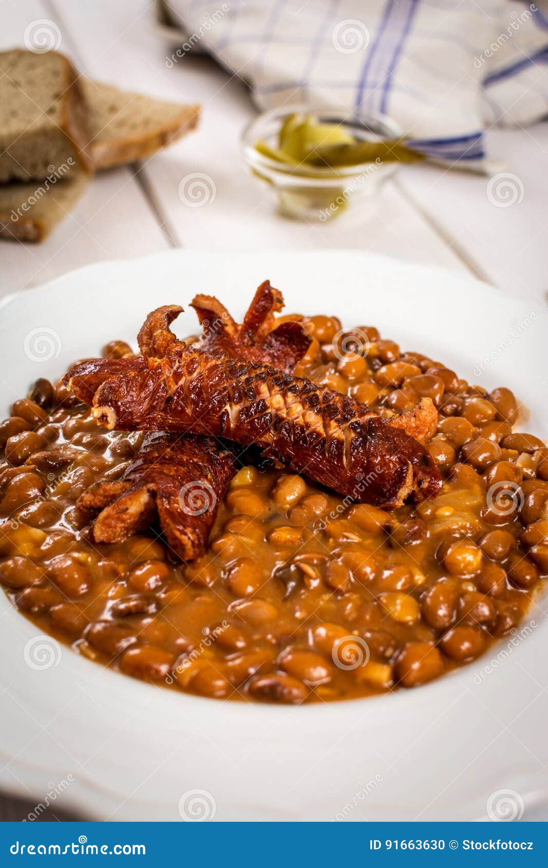 Haricots Rouges Et Saucisse Photo stock - Image du poivron, haricot ...