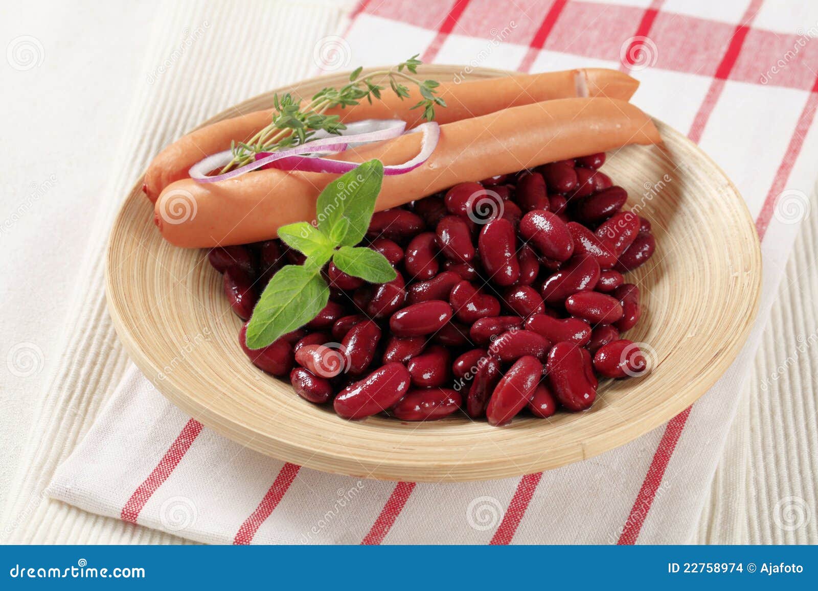 Haricots Rouges Et Saucisses Photo stock - Image du rein, haricots ...