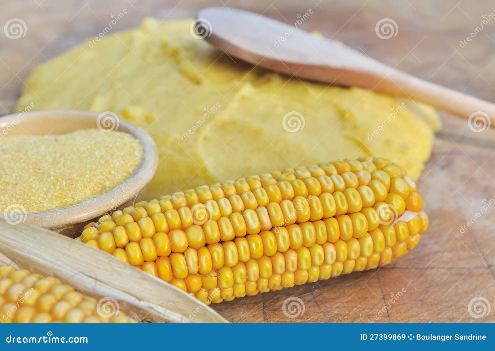 Harina De Maíz Para El Polenta Imagen de archivo - Imagen de granos ...