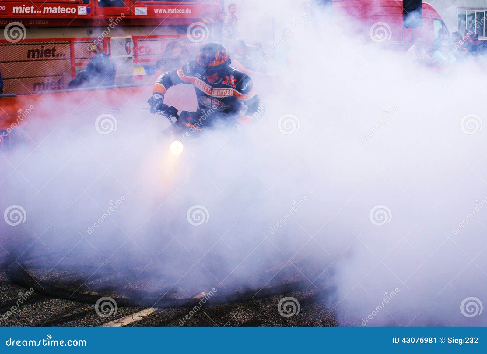110 Harley Davidson Smoke Stock Photos - Free & Royalty-Free Stock ...