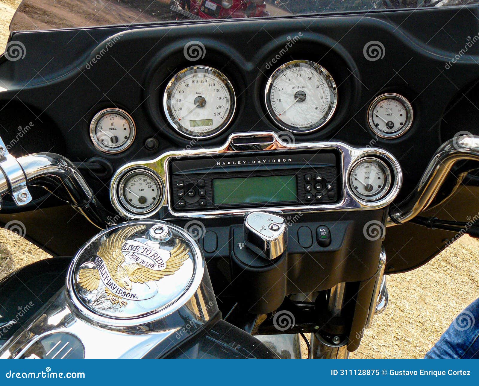 Harley Davidson Ultra Glide Speedometer Editorial Image - Image of ...