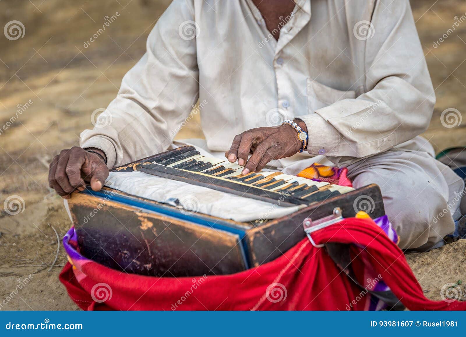 Harmonium Musical Traditionnel Image stock - Image du priez, dévouement ...