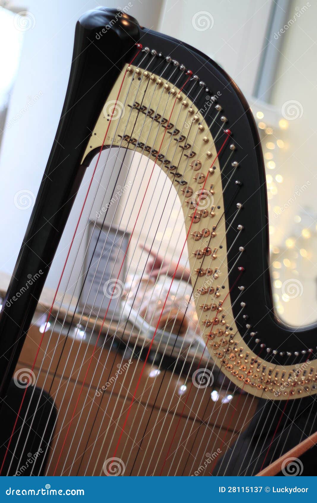 Harpa imagem de stock. Imagem de cordas, instrumento - 28115137