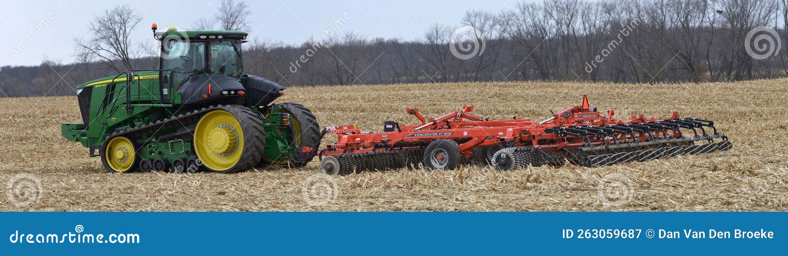 John Deere 9560RT Tracked Tractor Pulling a KUHN 8010 Excelerator XT ...