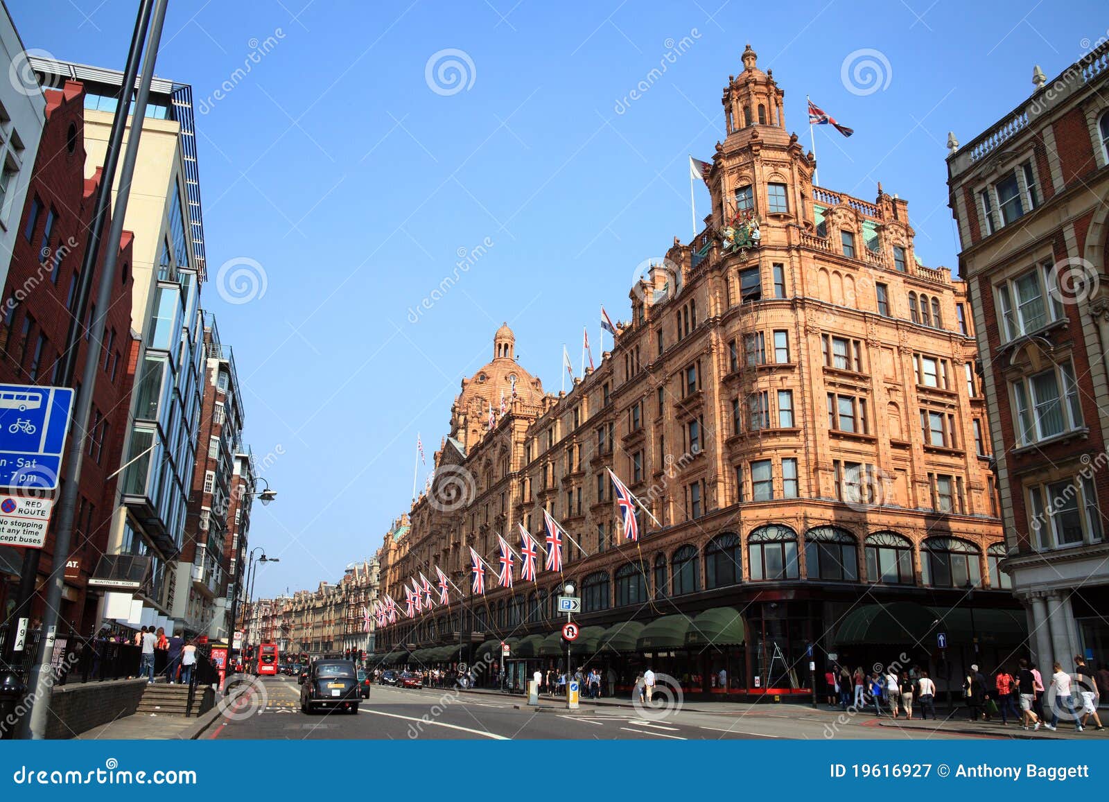 Harrods department store editorial photography. Image of store - 19616927