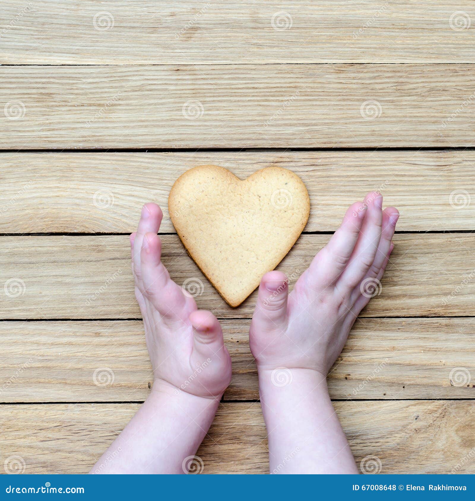 Hart in De Handen Van De Kinderen Stock Foto - Image of kraker, koekje ...