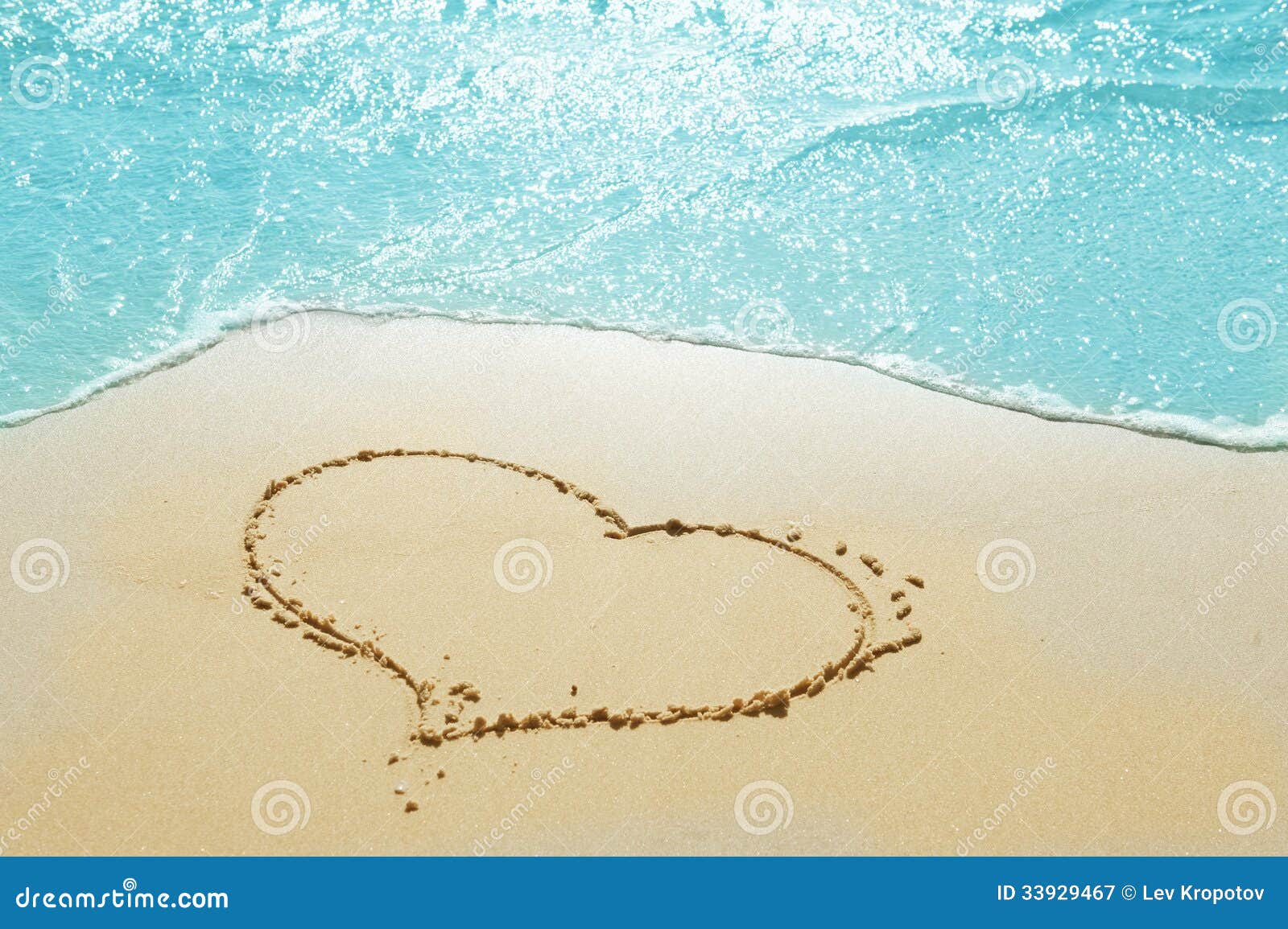 Hart op het zand stock afbeelding. Image of zonlicht - 33929467