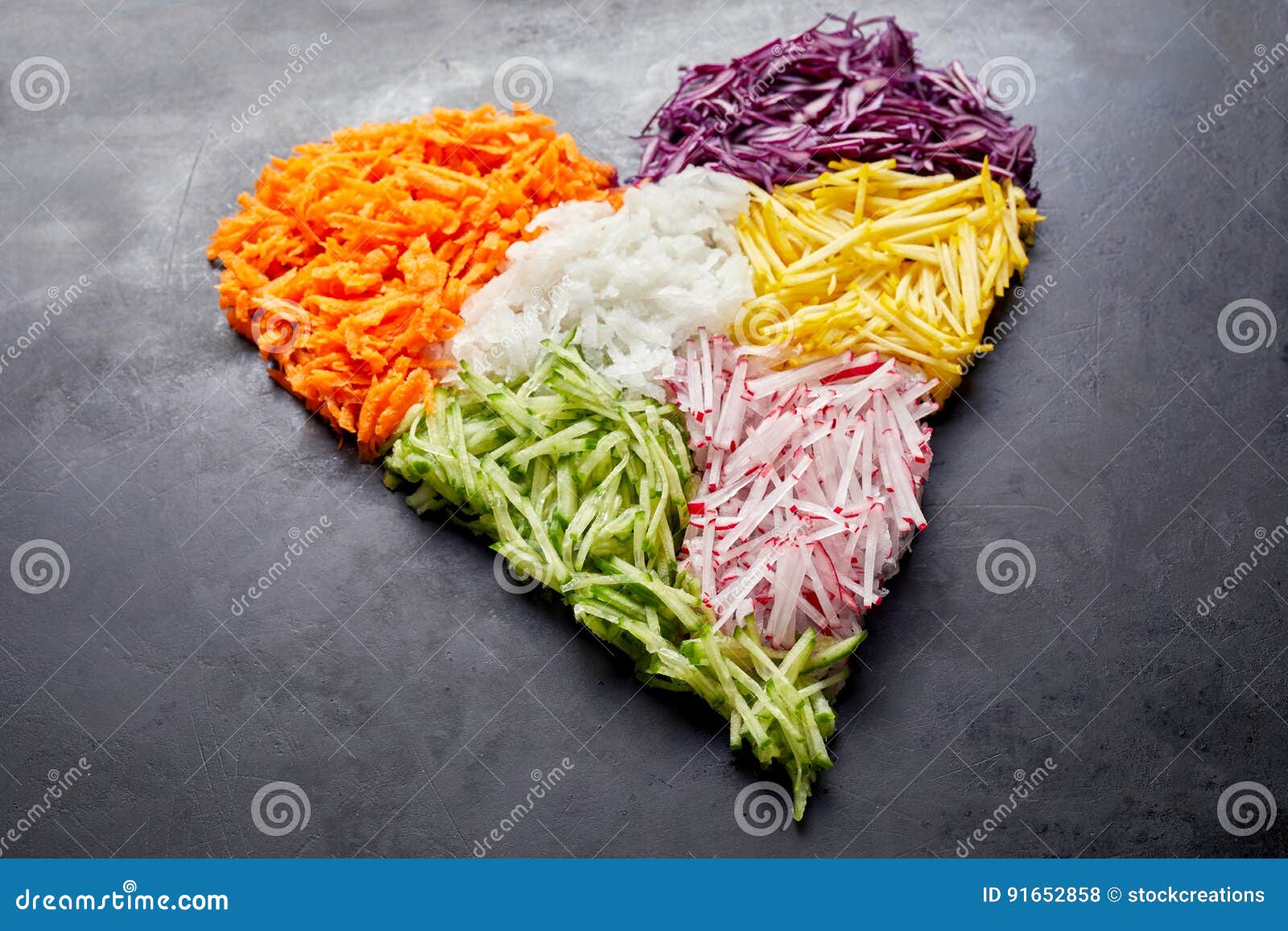 Hart-vormige Stapel Van Geraspte Groenten Stock Foto - Image of ...