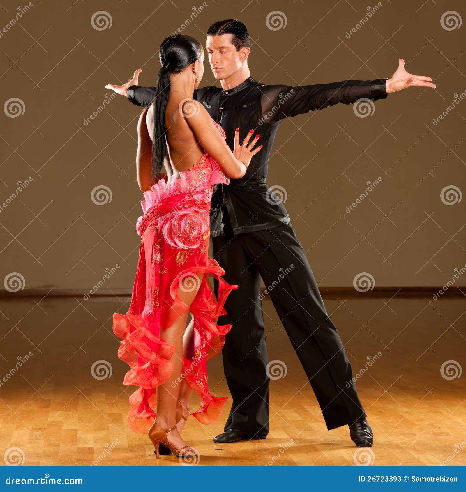 Hartstochtelijke Dansers Het Dansen Rumba Stock Afbeelding - Image of ...