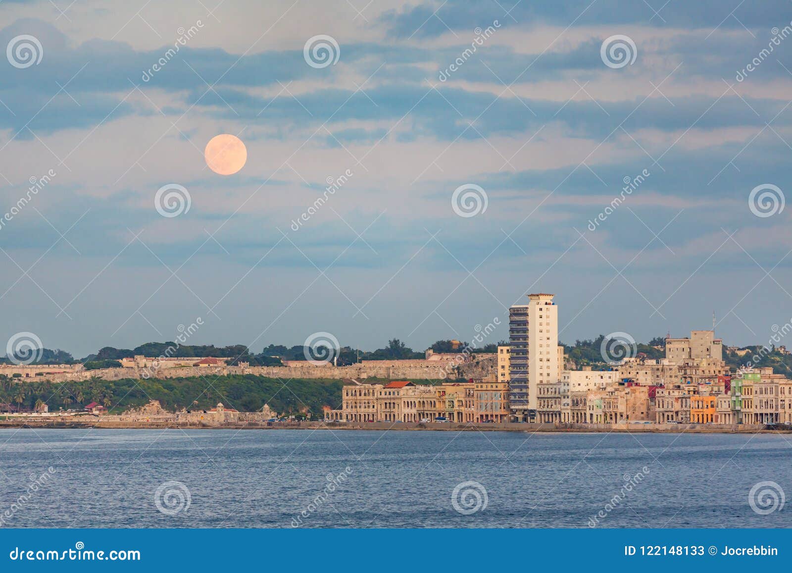 Moon over Havana, Cuba stock image. Image of buildings - 122148133