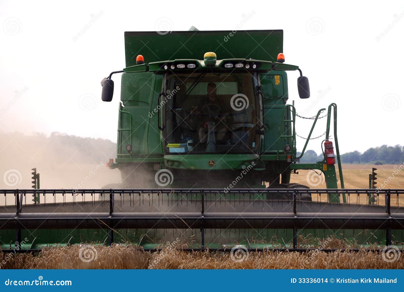 Harvester front view editorial stock image. Image of tractor - 33336014