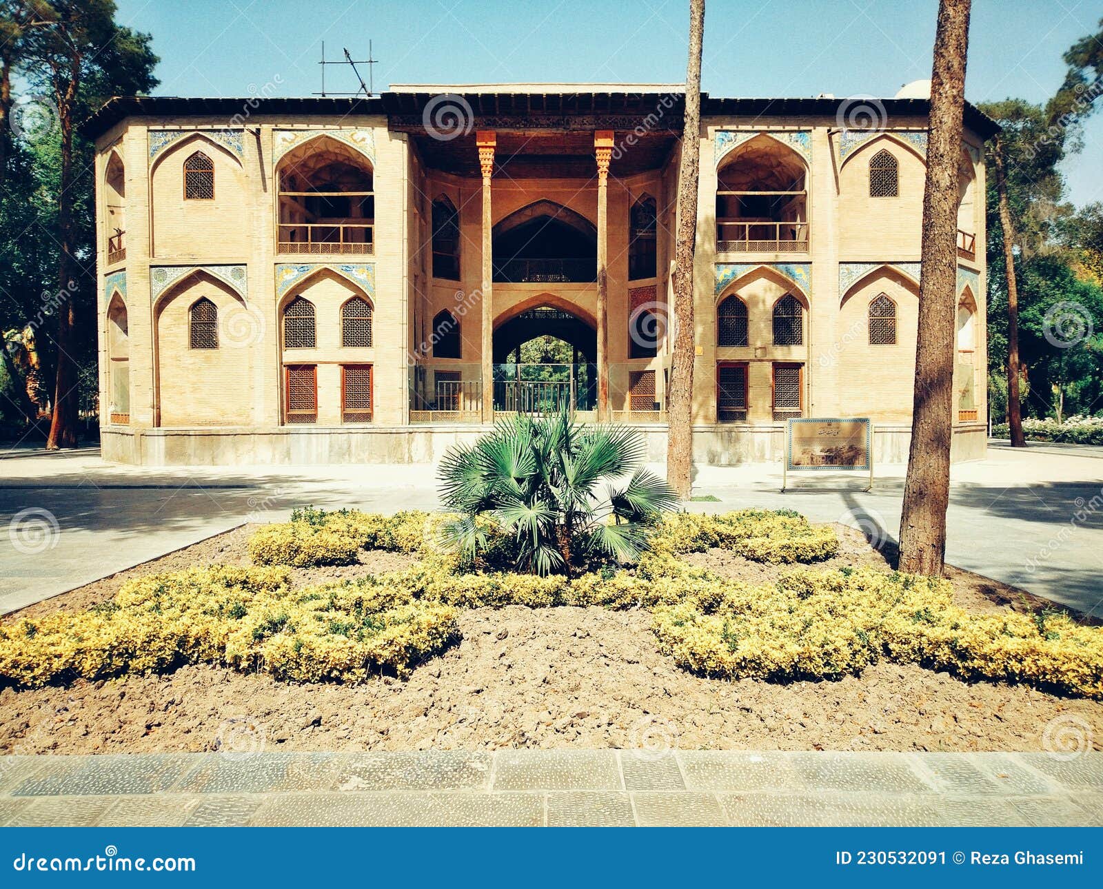 Hasht Behesht Palace stock image. Image of garden, arch - 230532091
