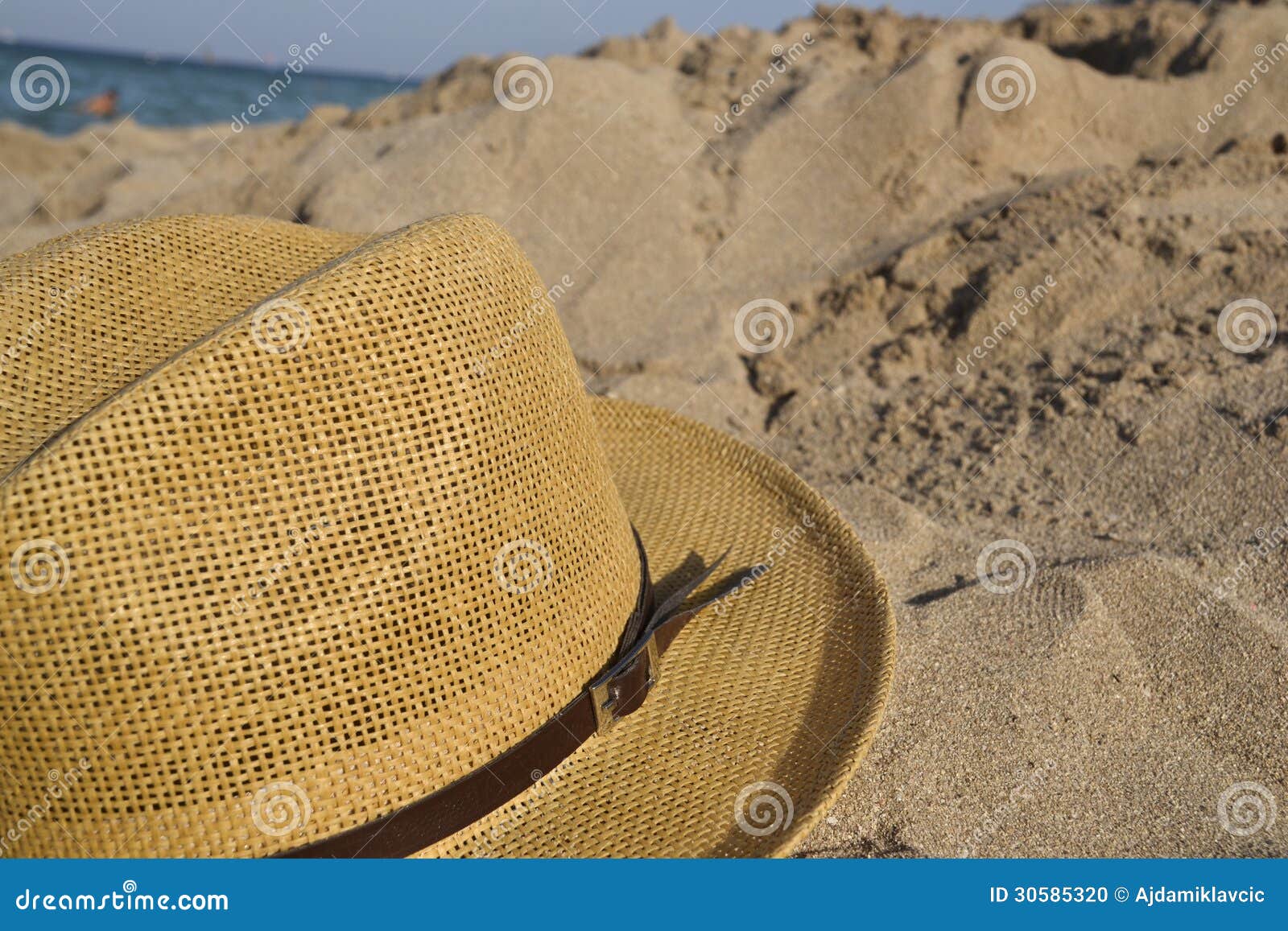 Hat on the beach stock photo. Image of backgroudnd, straw - 30585320