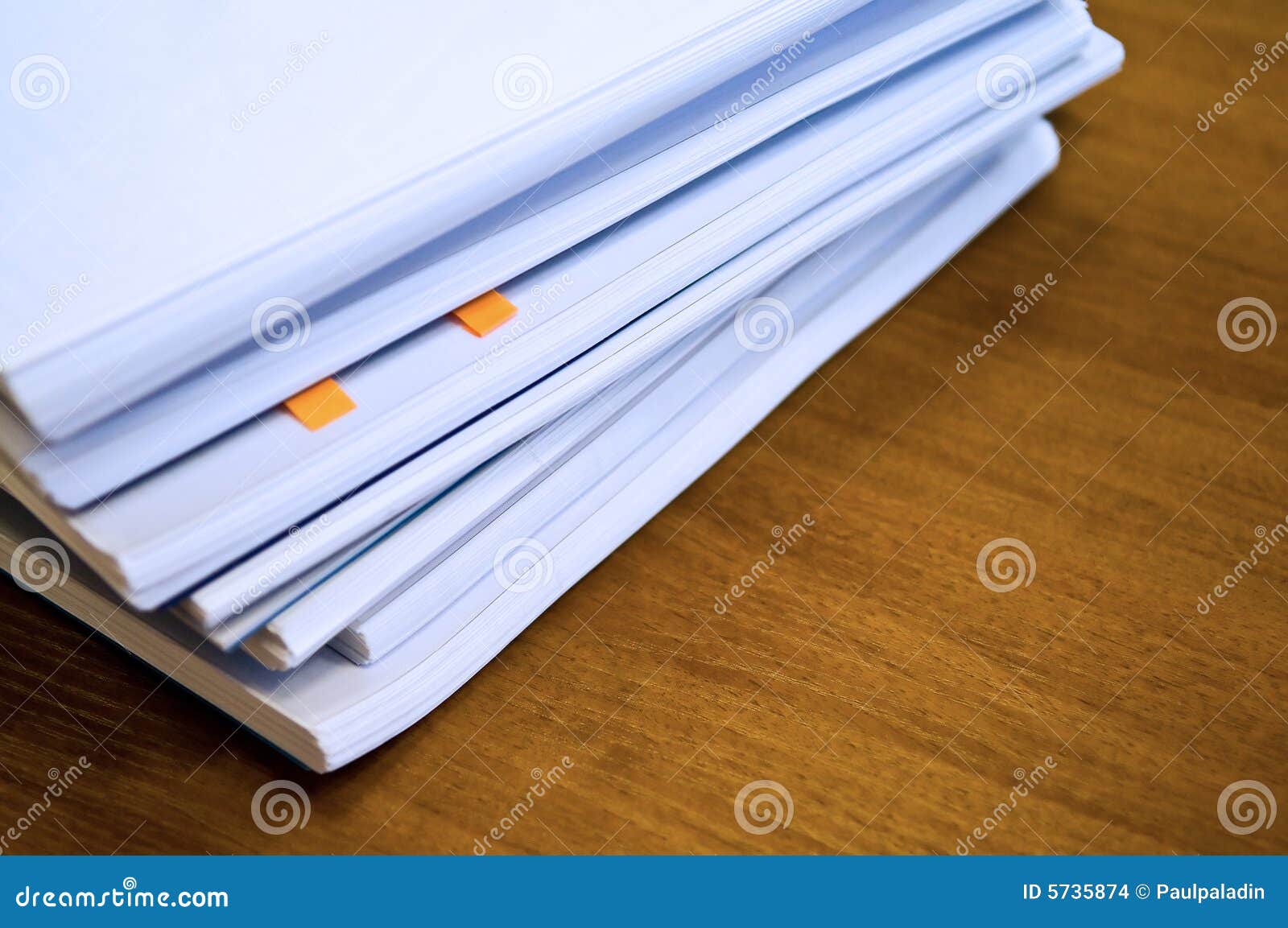 Haufen der Dokumente stockfoto. Bild von anordnen, bibliothek - 5735874