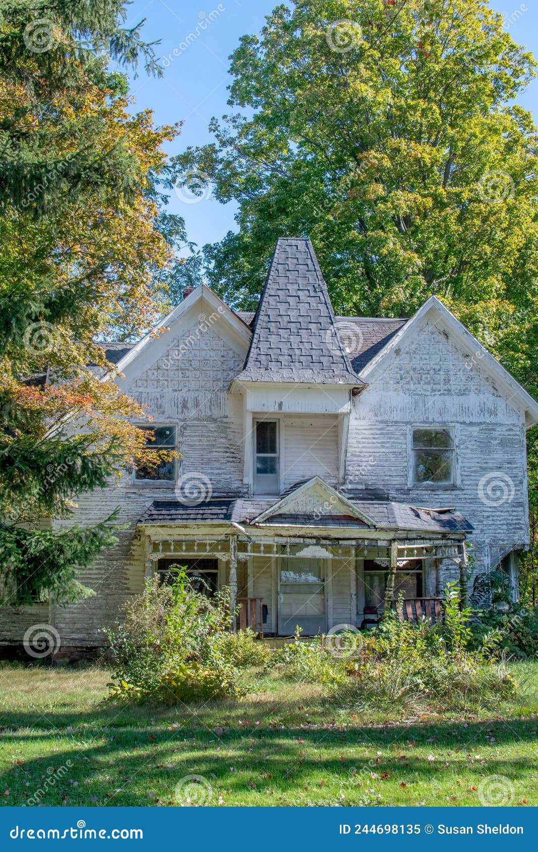 The Haunted House in the Neighborhood Stock Image - Image of house ...