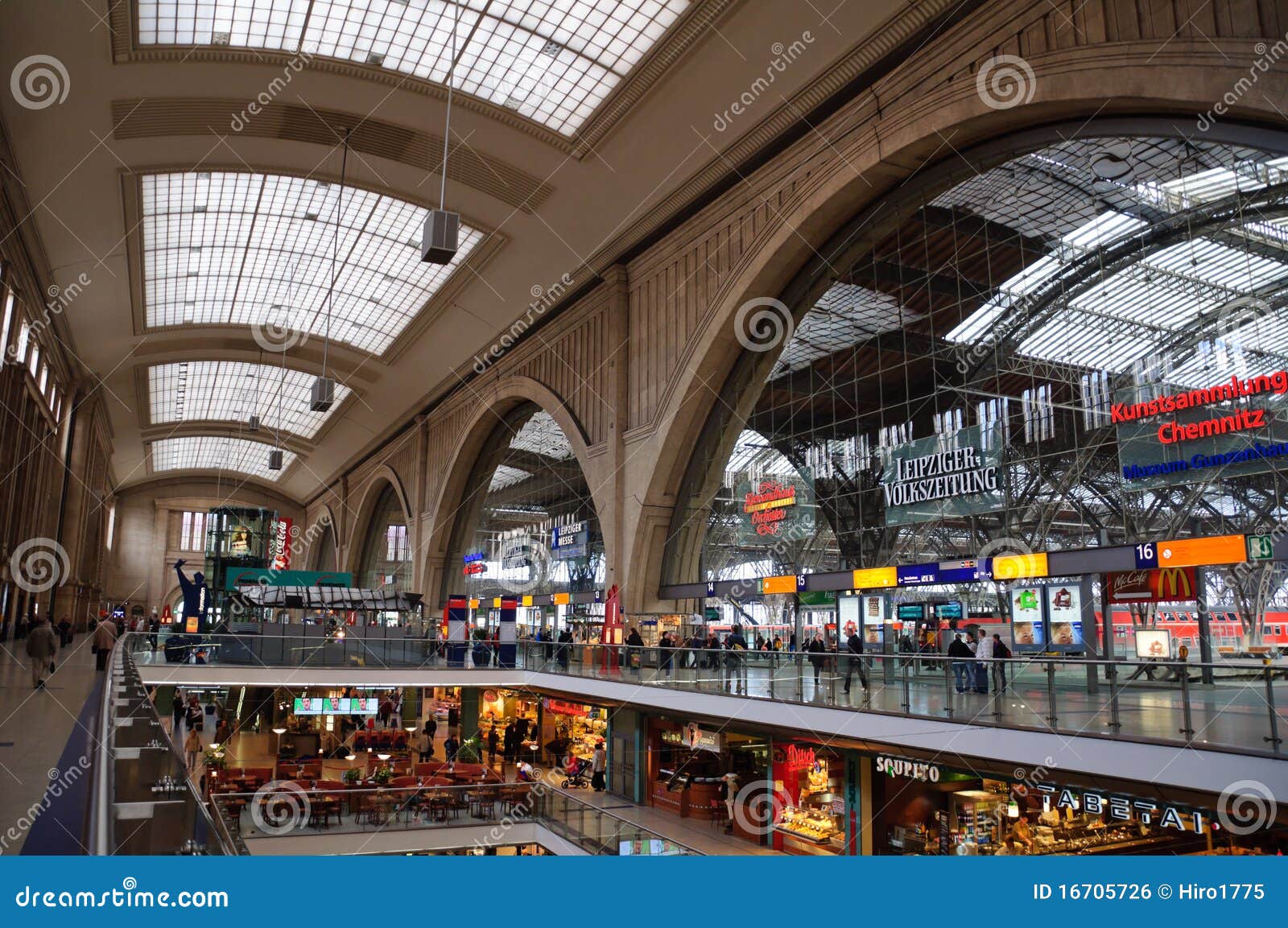 Hauptbahnhof - Leipzig, Duitsland Redactionele Foto - Image of ...