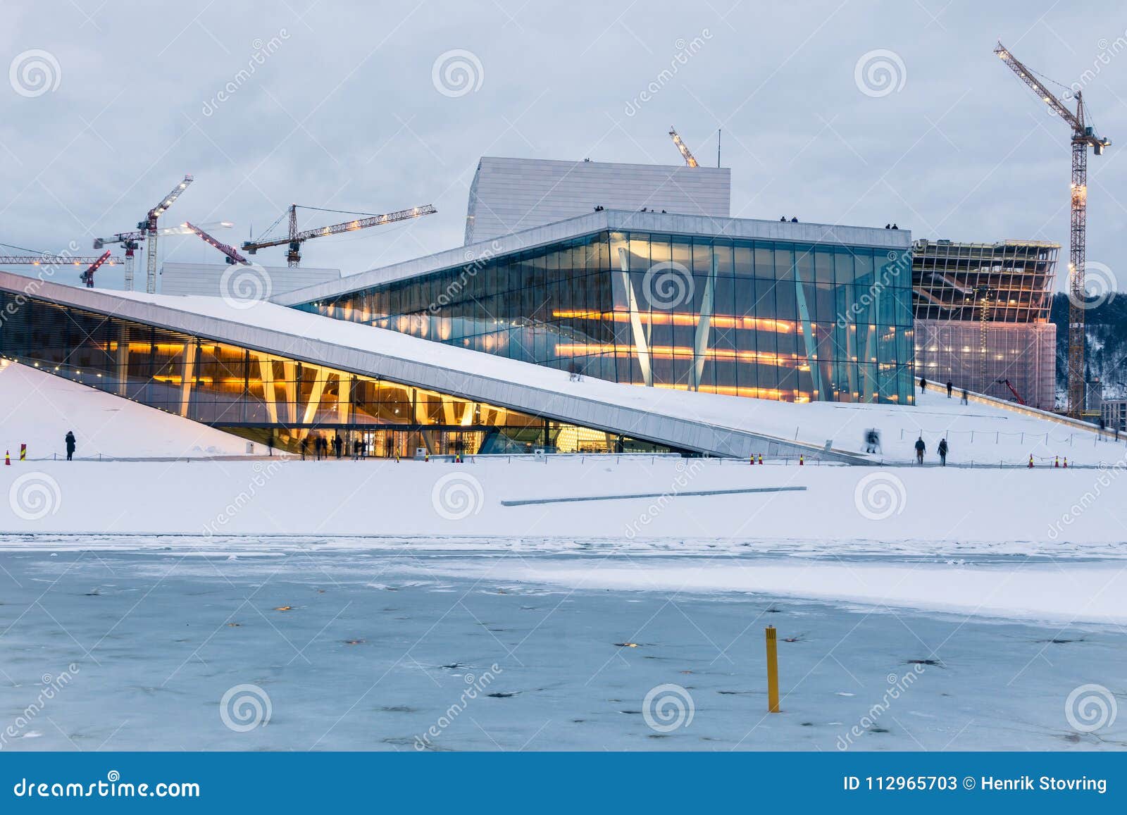 Haus- Abendansicht Oslo-Oper Mit Schnee Redaktionelles Stockfoto - Bild ...
