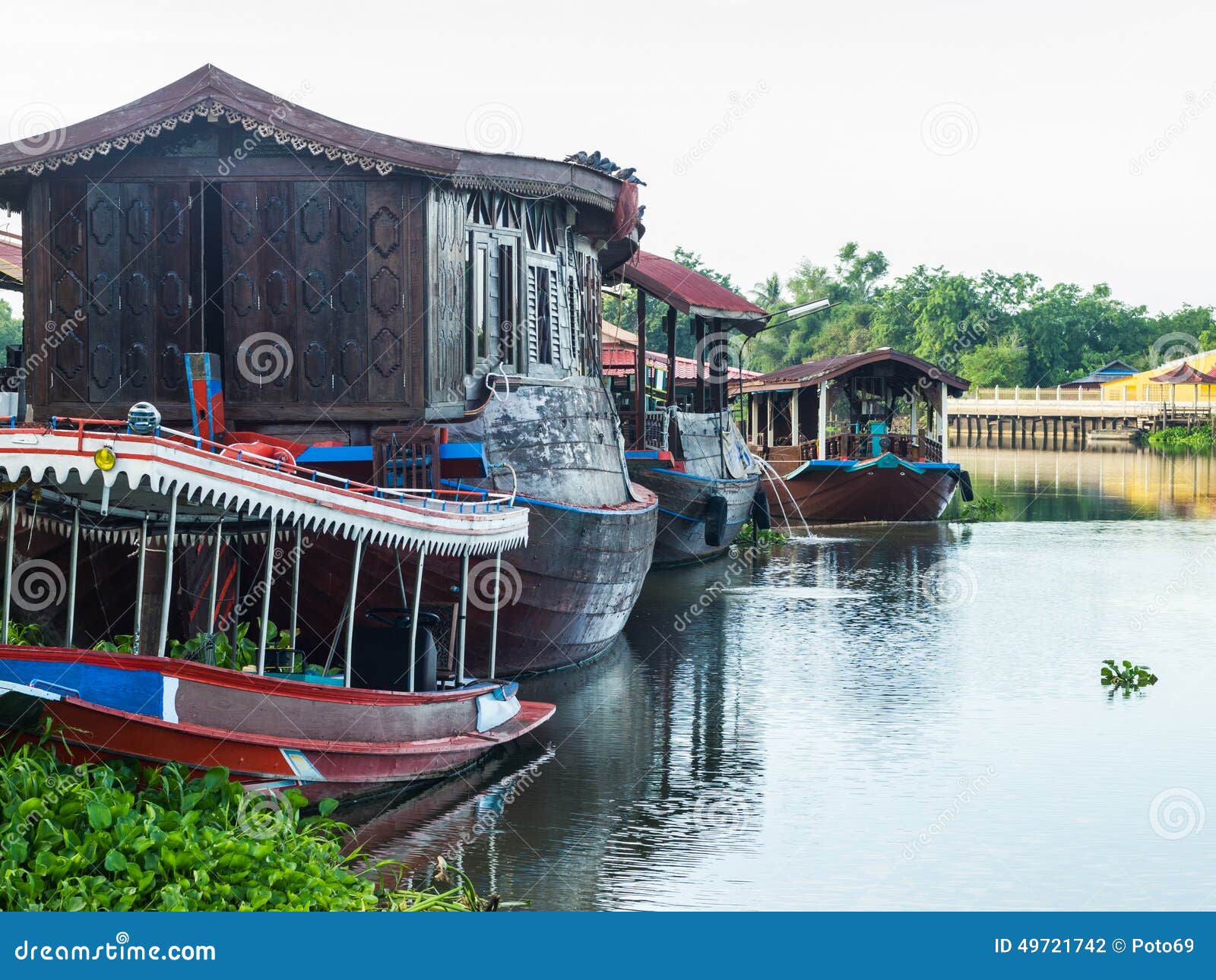 Hausboot Im Tha Chin River Nakhonpathom Stockfoto - Bild von strom ...
