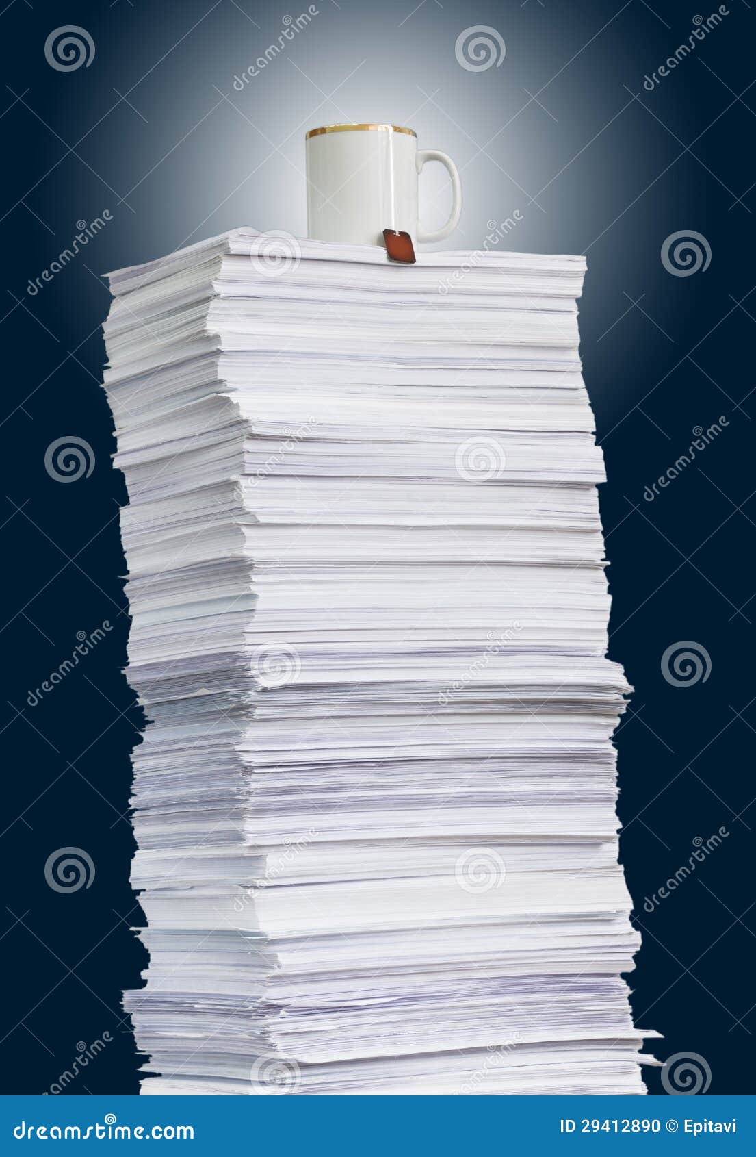 Haute pile de papier photo stock. Image du document, grand - 29412890