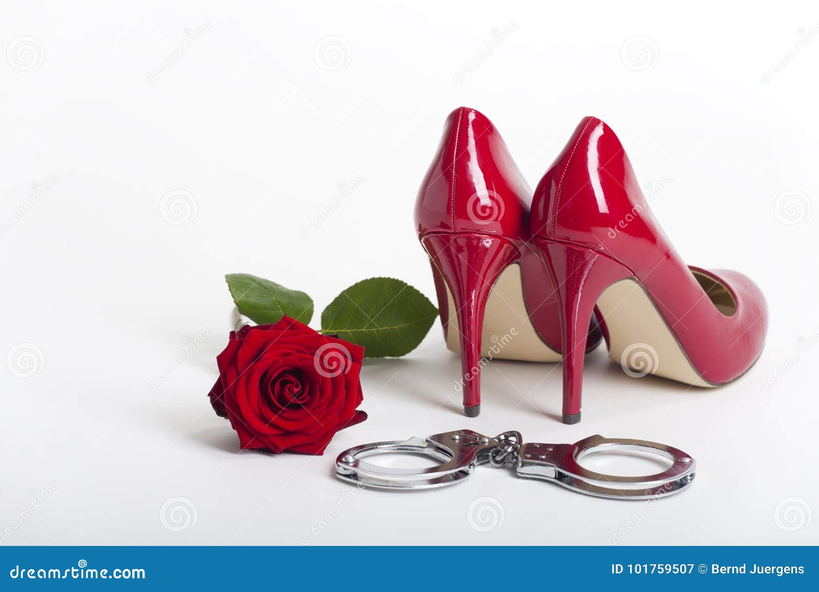 Hauts talons rouges image stock. Image du talons, élégance - 101759507