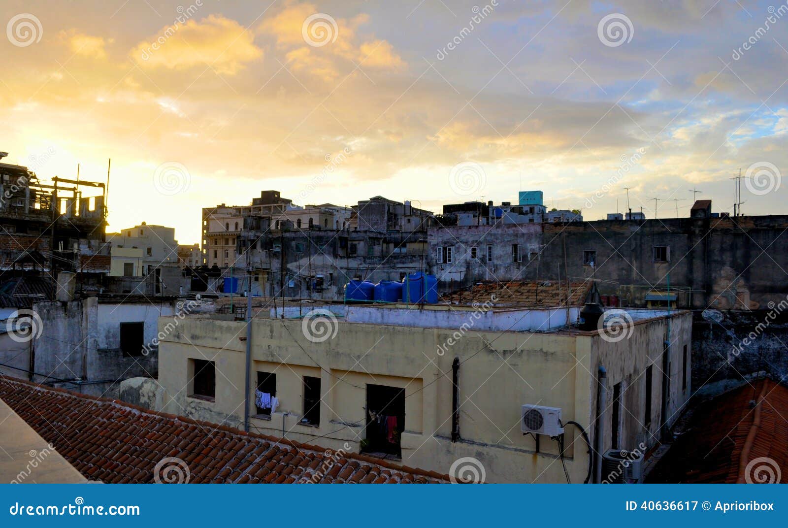 Havana Rooftops imagen de archivo. Imagen de ciudad, cubano - 40636617