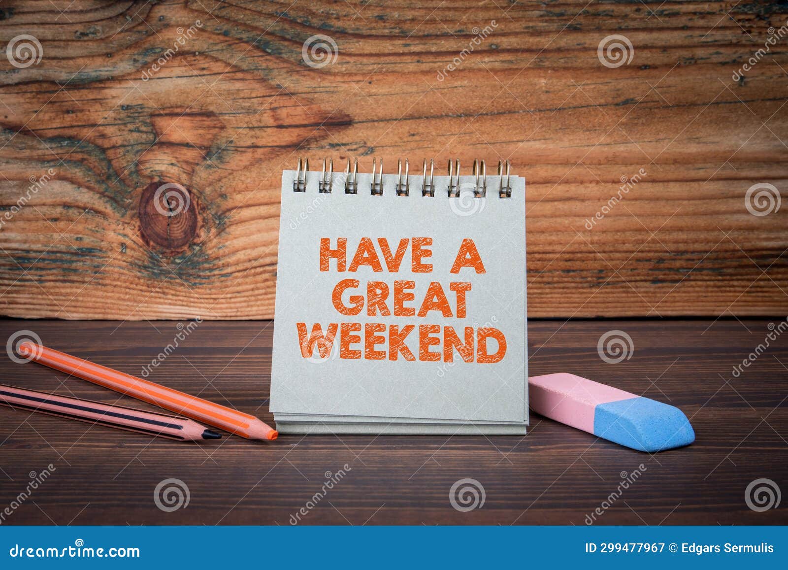 Have a Great Weekend. Cardboard Notepad on Wooden Texture Table Stock ...