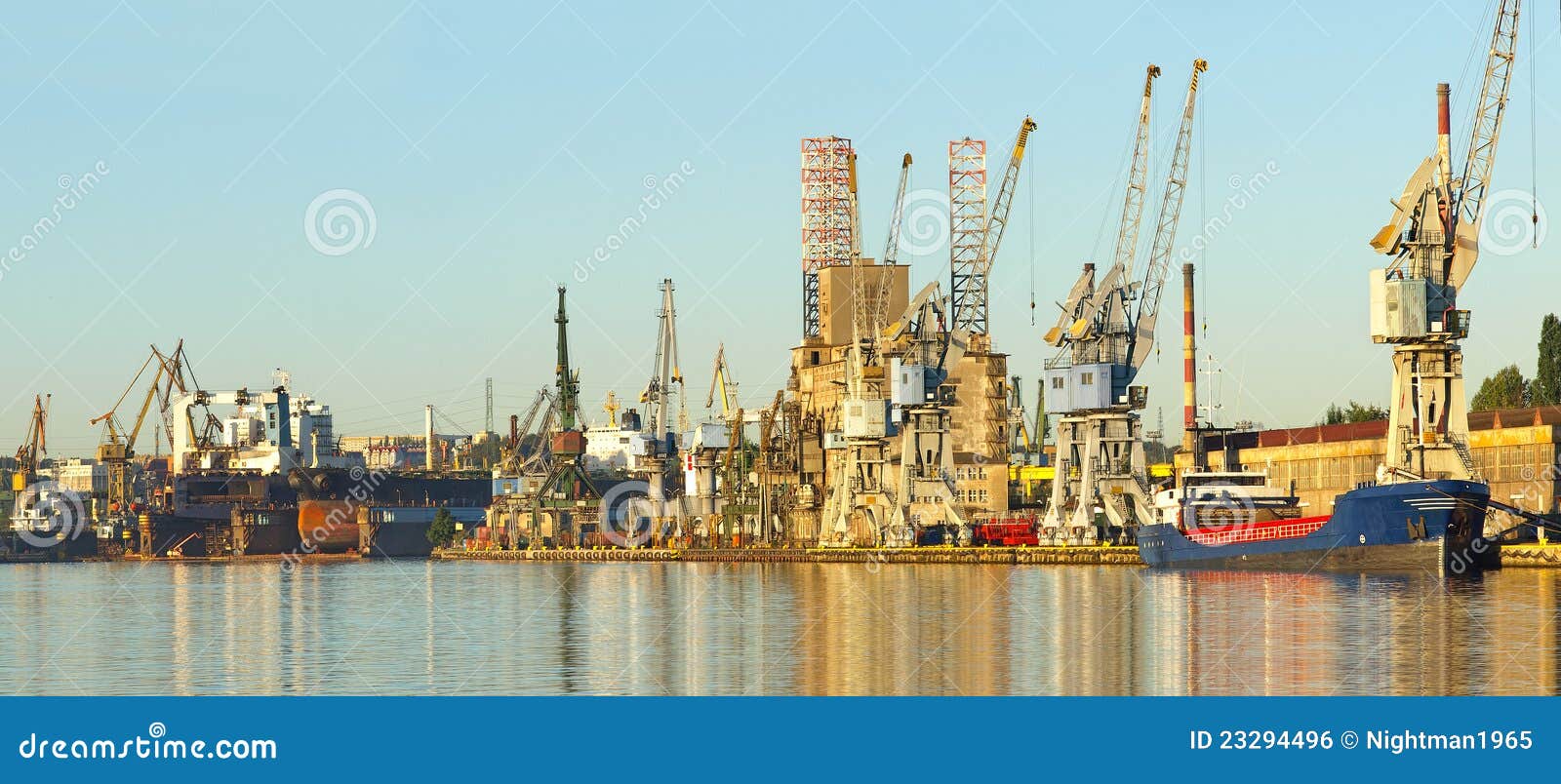 Haven en scheepswerf stock foto. Image of maritiem, massa - 23294496