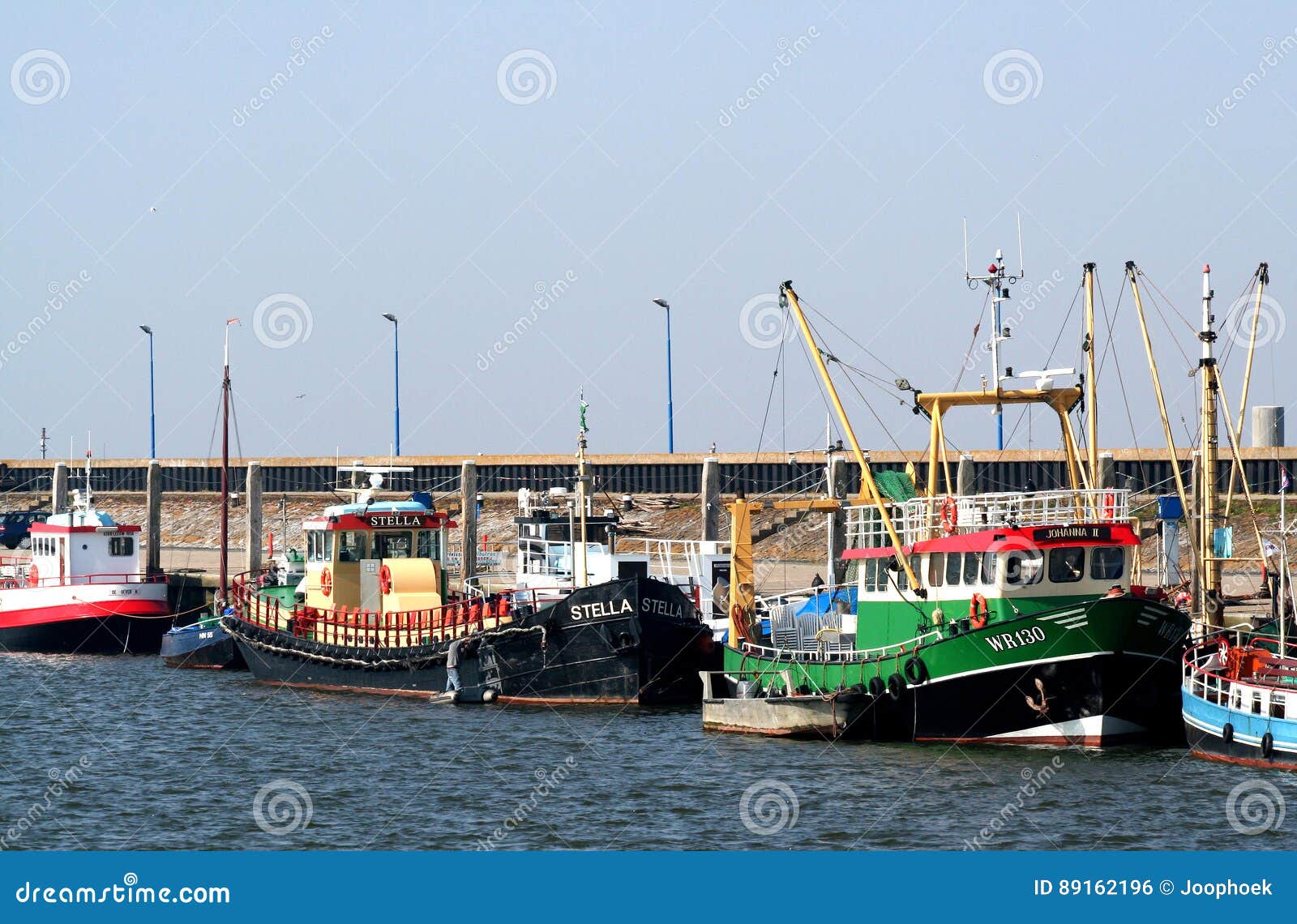 Haven van Den Oever redactionele foto. Image of kade - 89162196