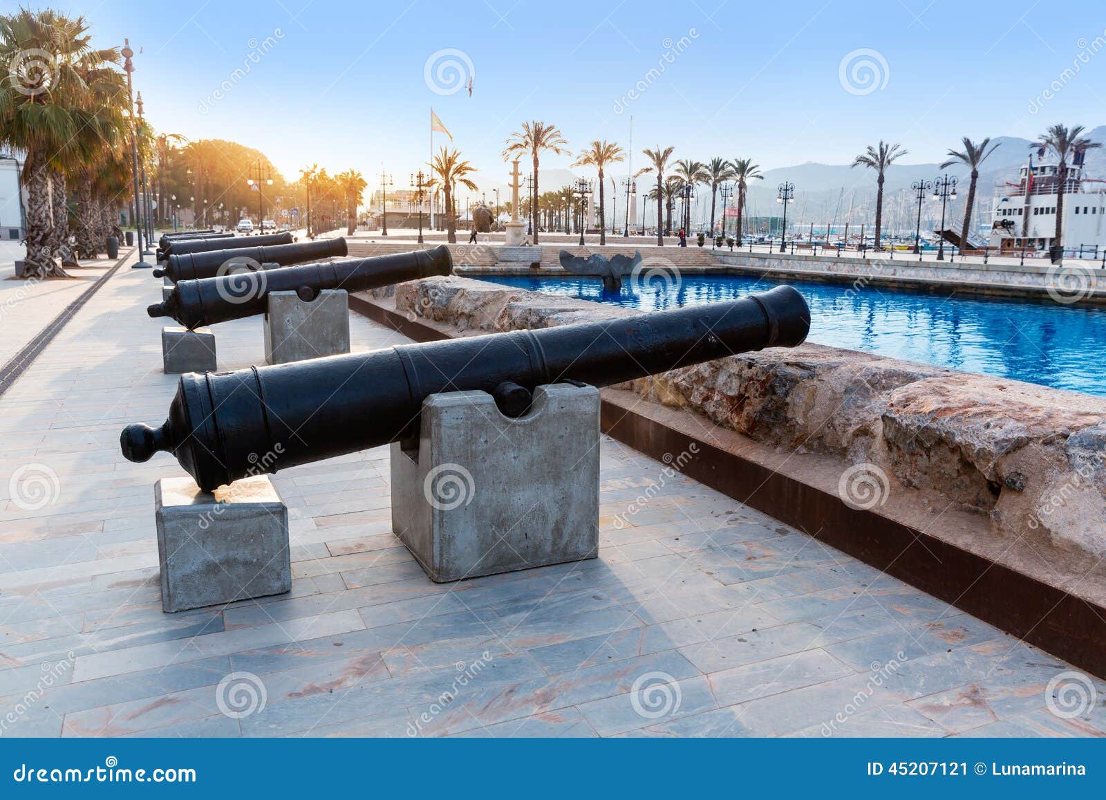 Haven Van Het Het Kanon De Zeemuseum Van Cartagena in Spanje Stock ...
