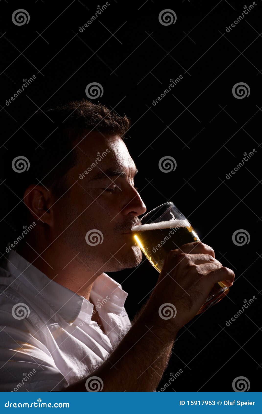 Having a pint stock image. Image of booze, night, cool - 15917963