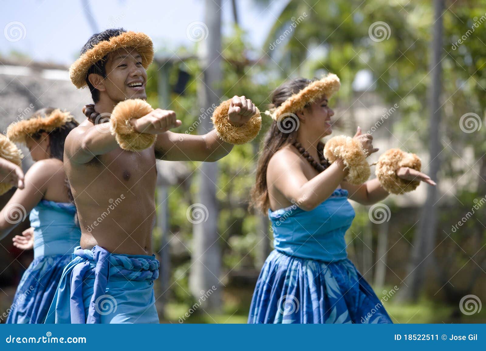 Hawaiian Dancers on Canoe editorial photo. Image of island - 18522511