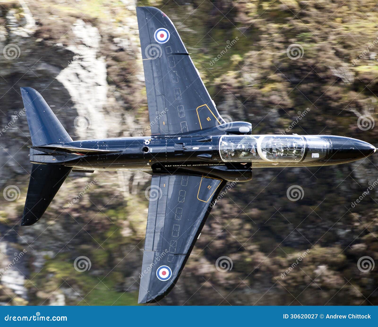 HAWK editorial photography. Image of valley, hawk, flinging - 30620027