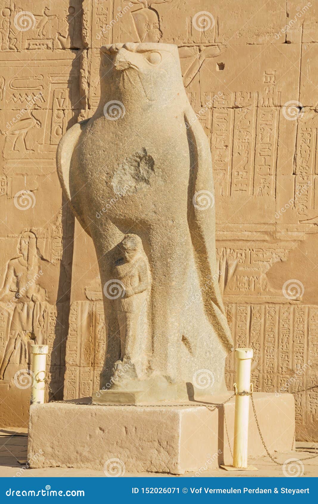 The Hawk Horus at the Temple Stock Image - Image of photogenic, ancient ...