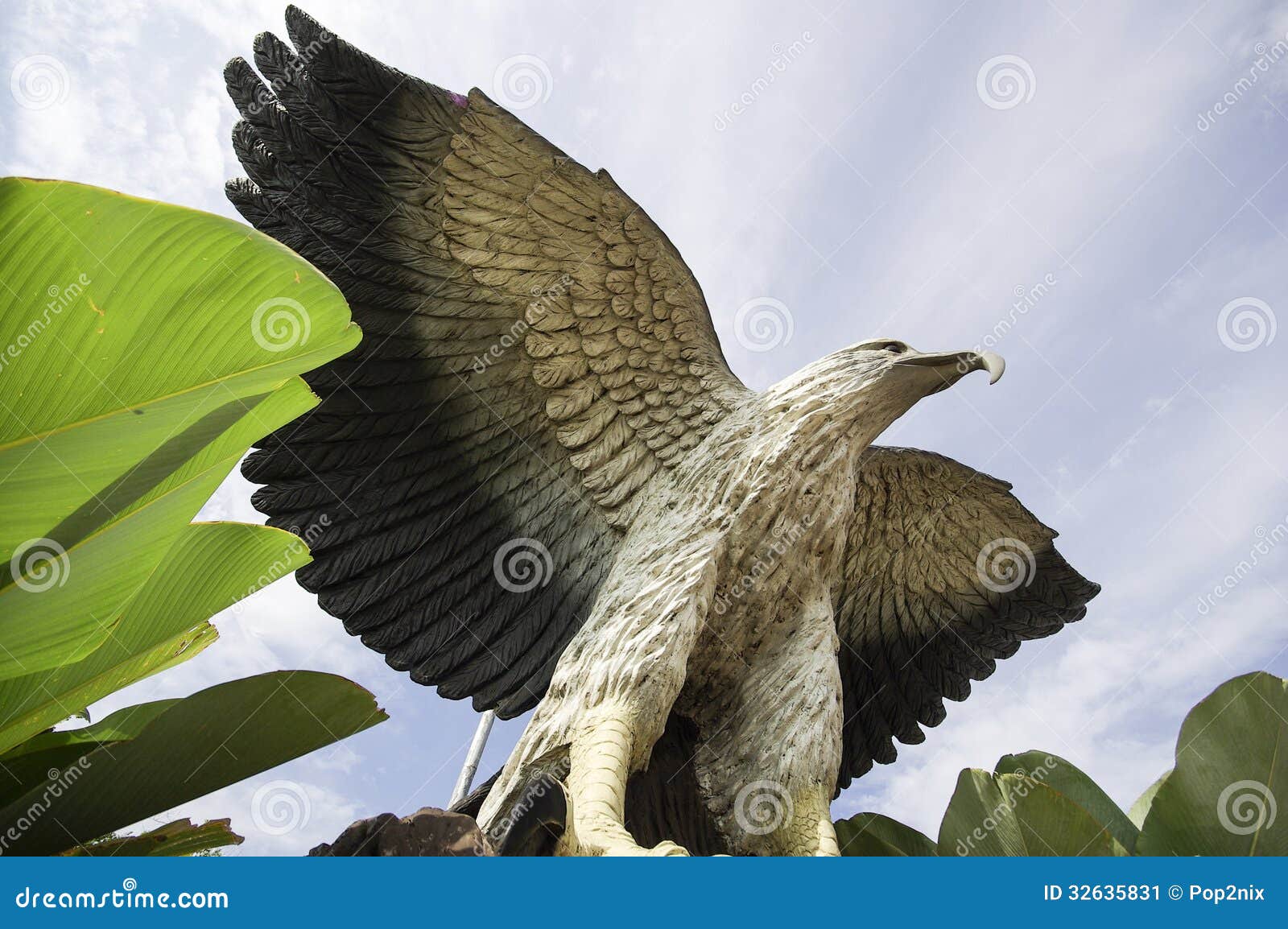 Hawk sculpture stock image. Image of architecture, outdoors - 32635831