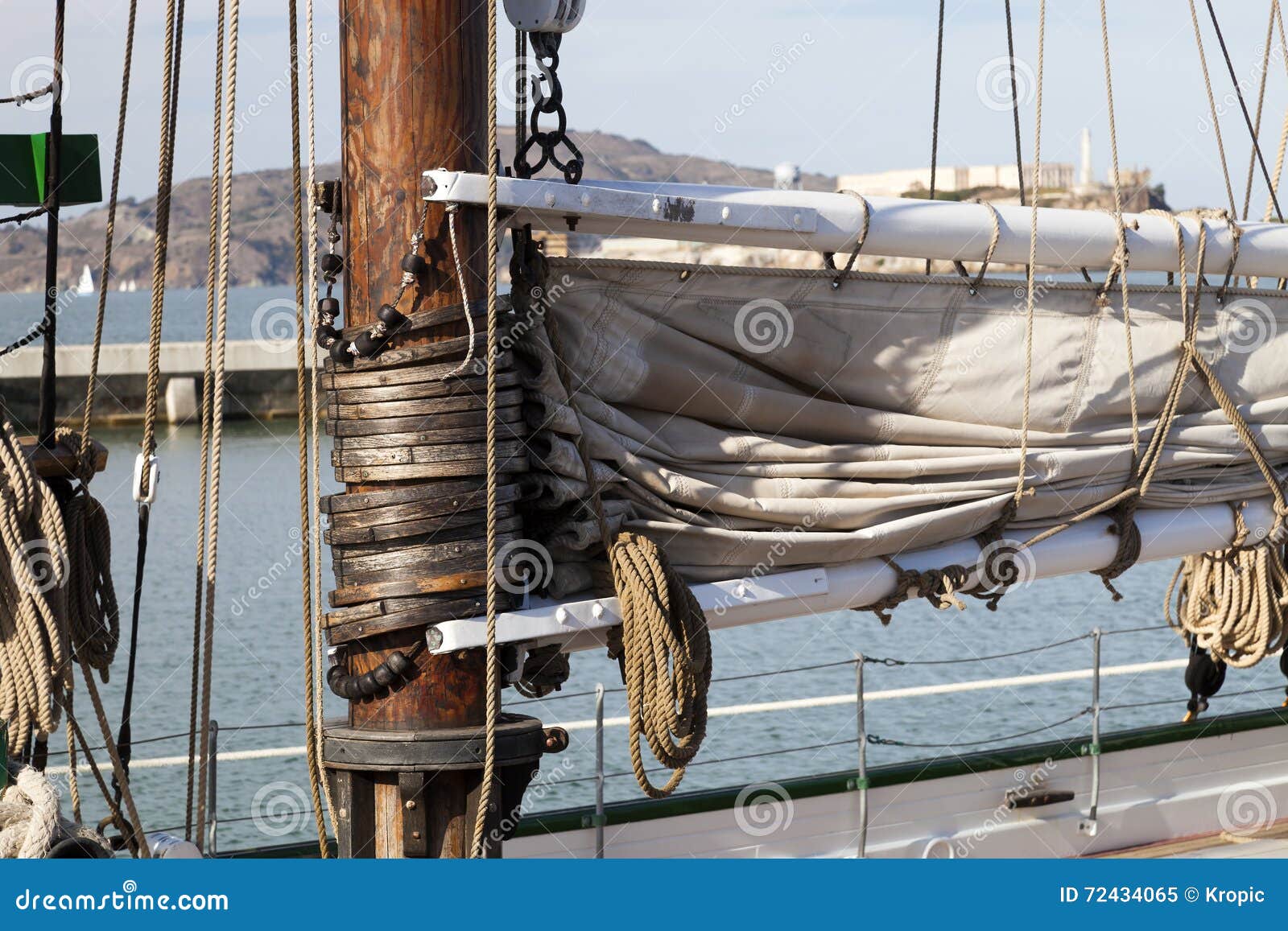 The Hawser on the Sailboat Mast Stock Image - Image of bend, rigging ...