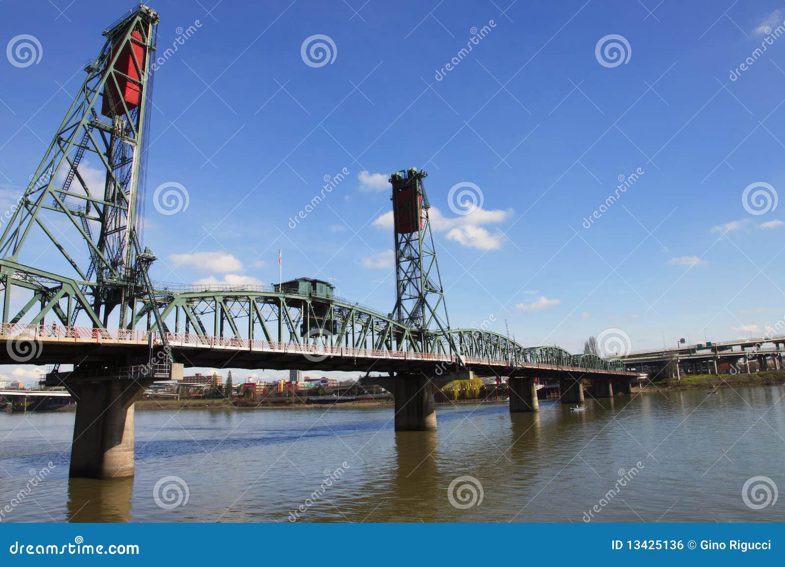 Hawthorne Bridge Portland or. Stock Photo - Image of grassy, connecting ...