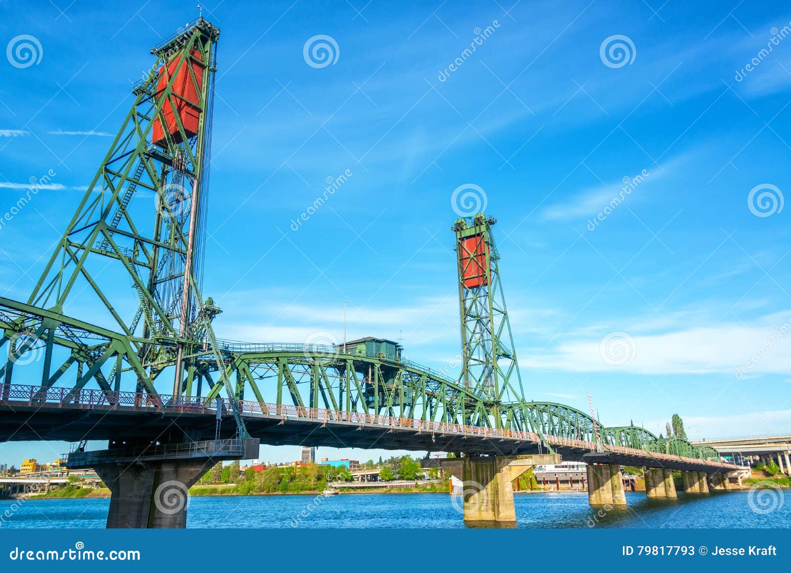 Hawthorne Bridge View immagine stock. Immagine di hawthorne - 79817793