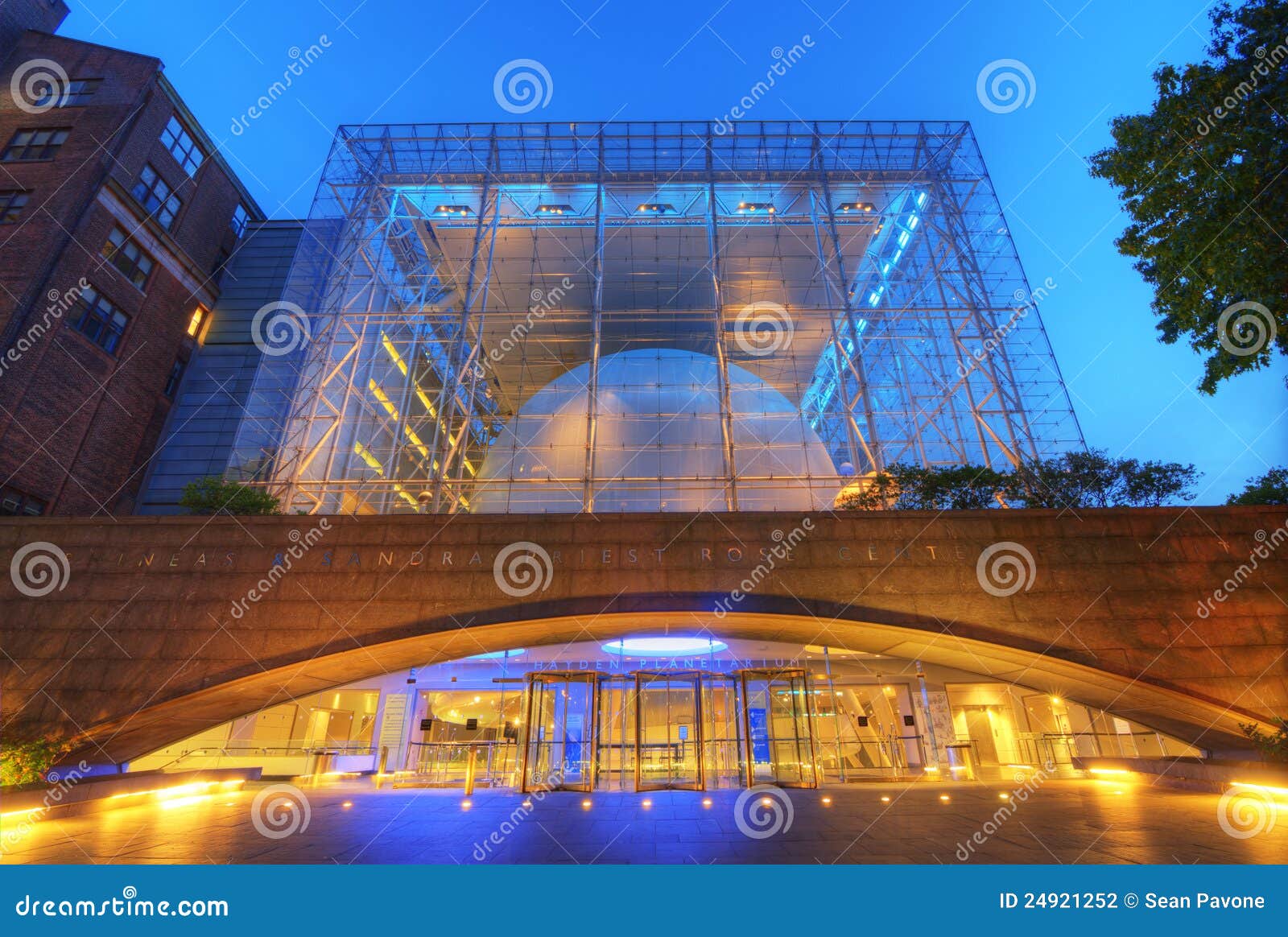 Hayden Planetarium editorial photography. Image of attraction - 24921252