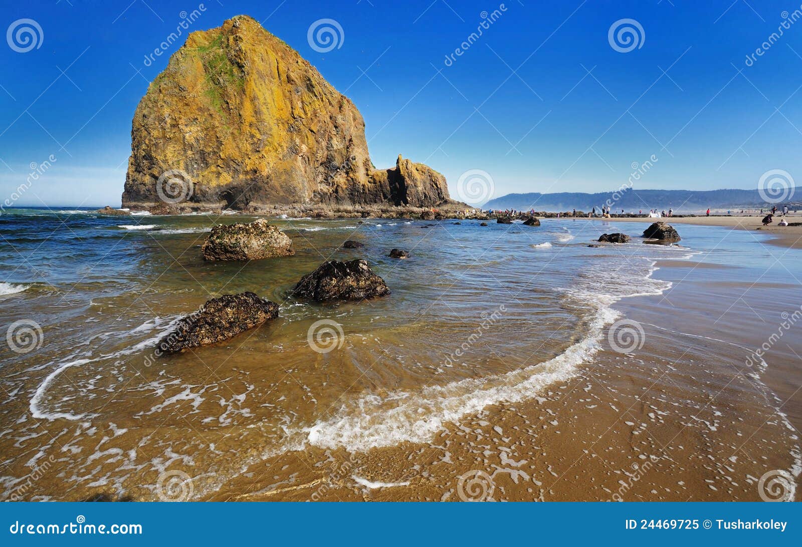 Haystack Rock in Cannon Beach Stock Image - Image of haystack ...